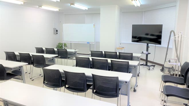 JR福山駅東口より徒歩8分!完全個室のため、ZOOM会議、リモートワーク、セミナー会場に最適!の写真3