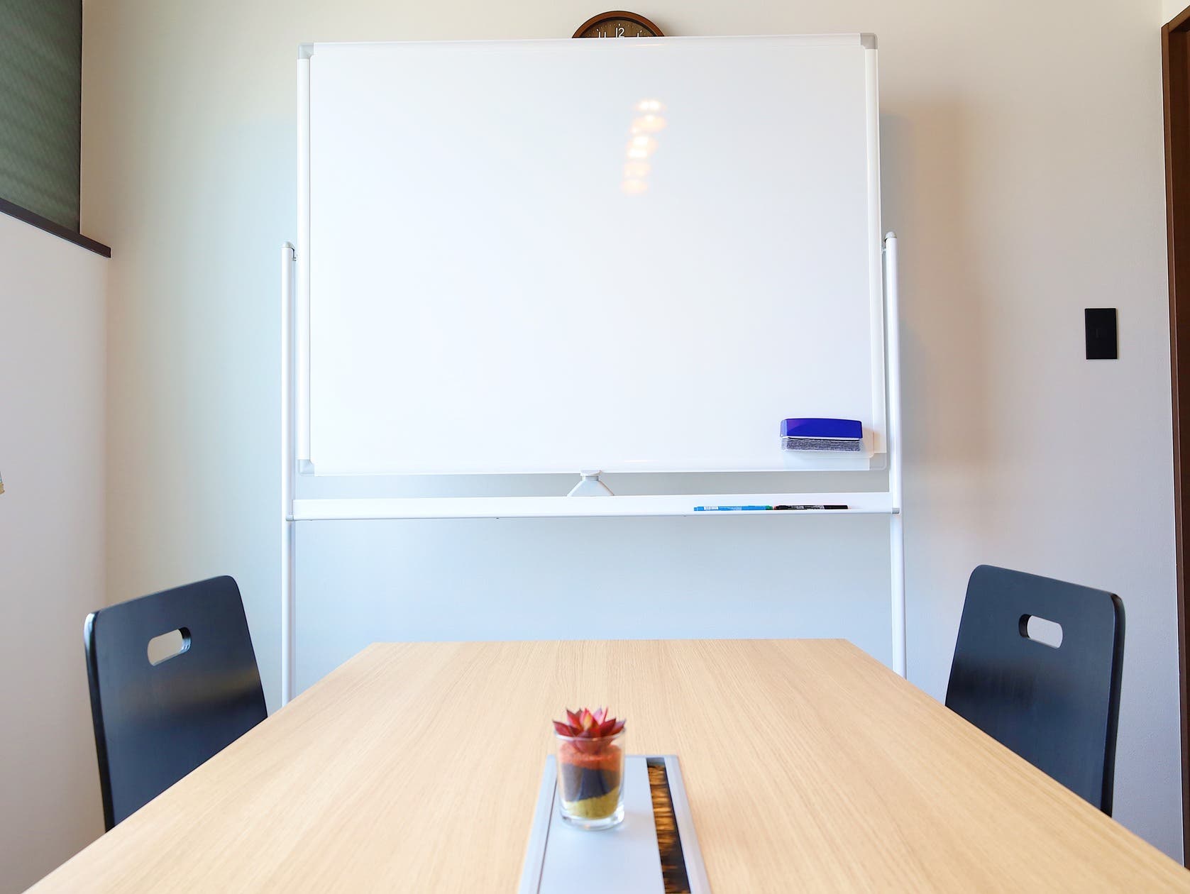 ★NEW★【駒込2分】明るくお洒落。超高速WiFi 2Gbps、テレワーク、会議、レッスンなど。貸会議室（C-1）（最大6名）の写真6