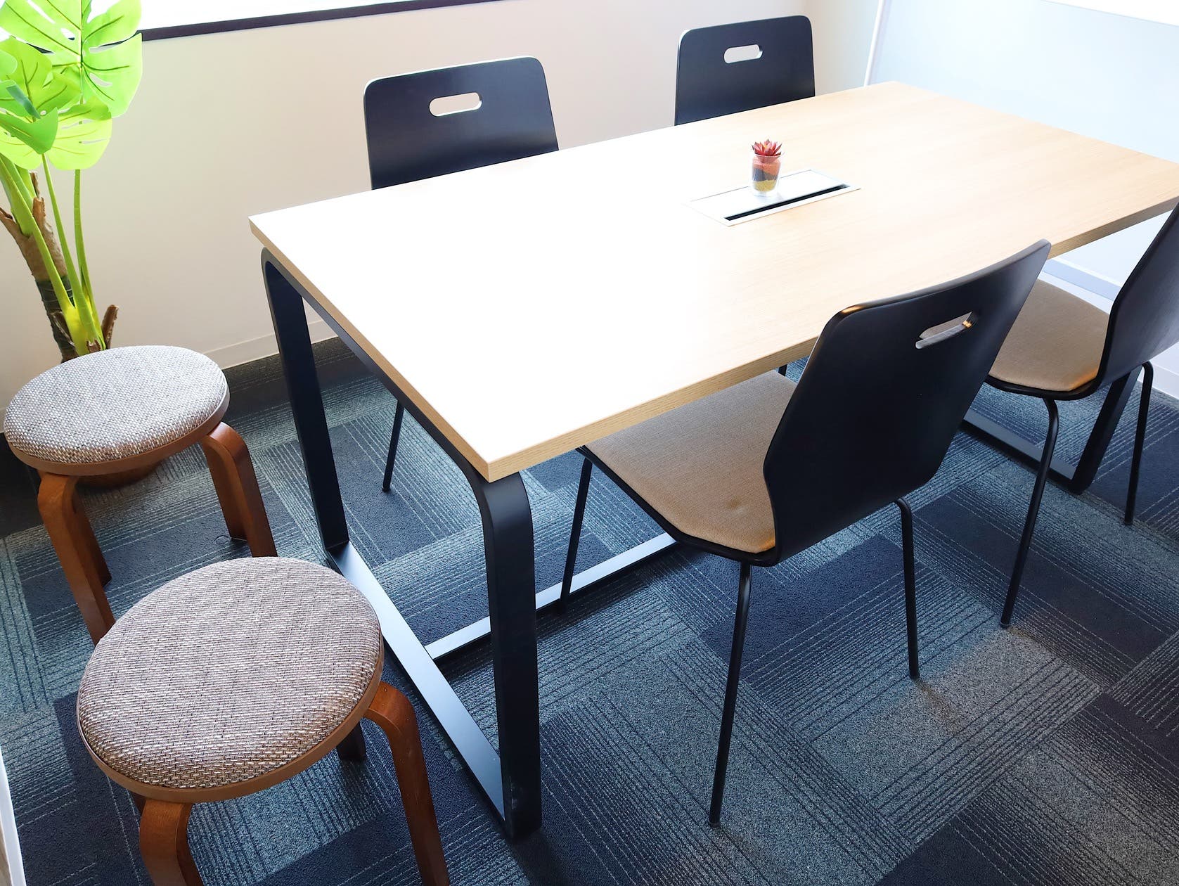 ★NEW★【駒込2分】明るくお洒落。超高速WiFi 2Gbps、テレワーク、会議、レッスンなど。貸会議室（C-1）（最大6名）の写真7