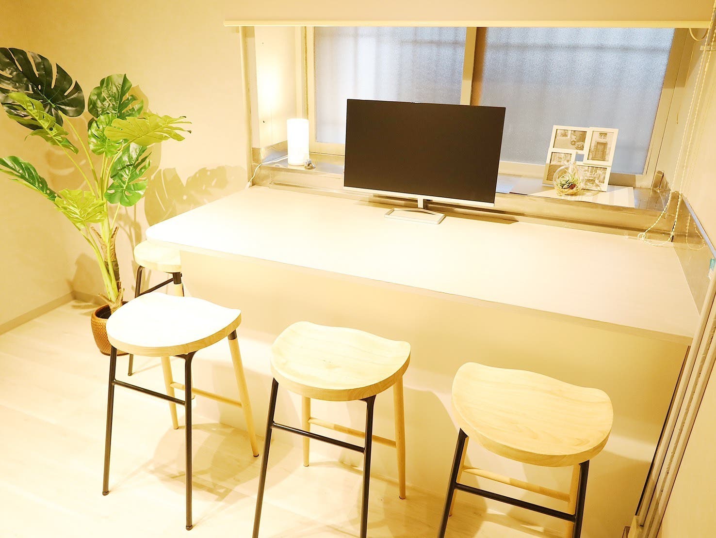 ★NEW★【北千住2分】明るくお洒落。窓開け可。高速WiFi・LEDリングライト有。動画撮影、面接、テレワークに最適（最大4名）の写真7