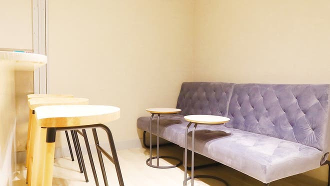 ★NEW★【北千住2分】明るくお洒落。窓開け可。高速WiFi・LEDリングライト有。動画撮影、面接、テレワークに最適(最大4名)の写真8