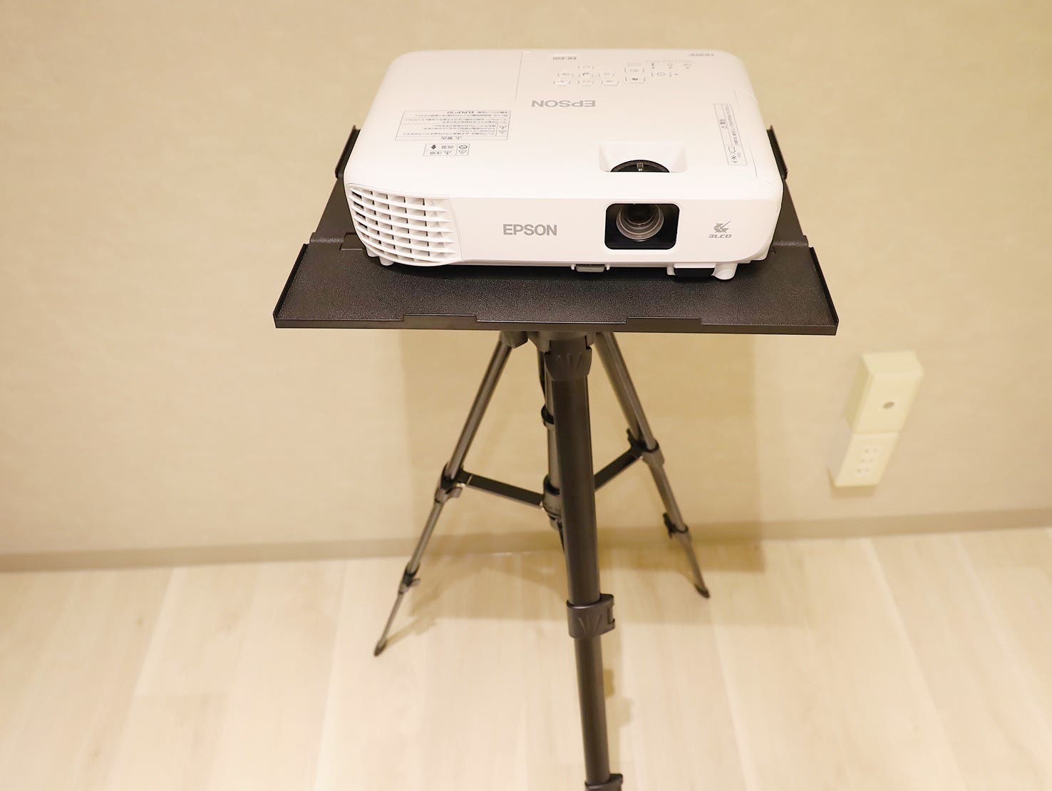 ★NEW★【北千住2分】明るくお洒落。窓開け可。高速WiFi・LEDリングライト有。動画撮影、面接、テレワークに最適（最大4名）の写真20