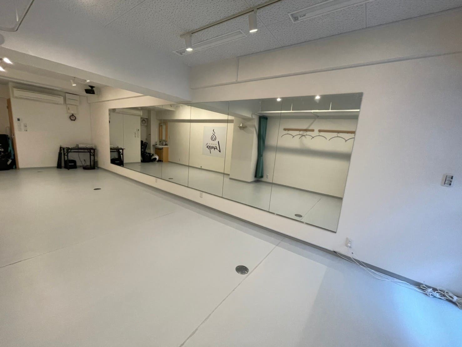 【都心駅前のプライベート空間】Studio Lamp総武線大久保駅から徒歩30秒の路面１階の清潔感あふれるレンタルスタジオです。の写真4