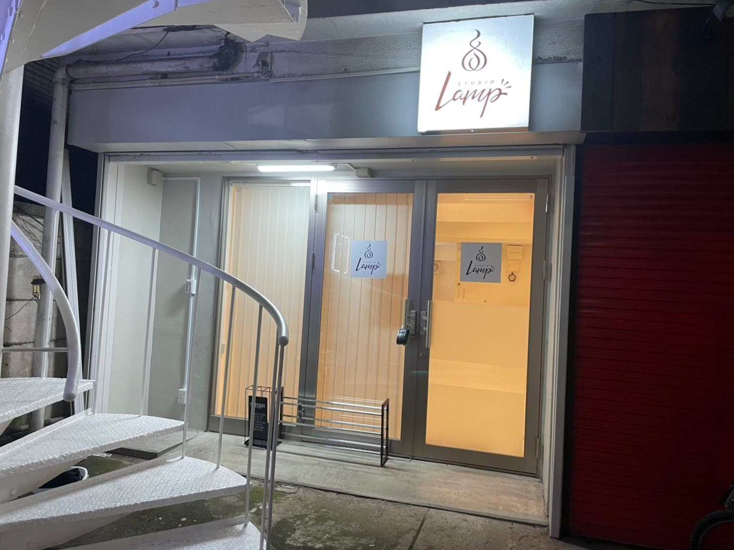 【都心駅前のプライベート空間】Studio Lamp総武線大久保駅から徒歩30秒の路面１階の清潔感あふれるレンタルスタジオです。の写真8