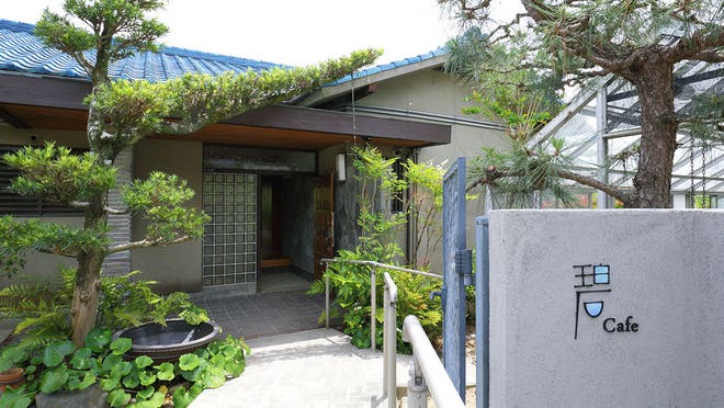 古民家の佇まいを活かした隠れ家風カフェスペースの写真1