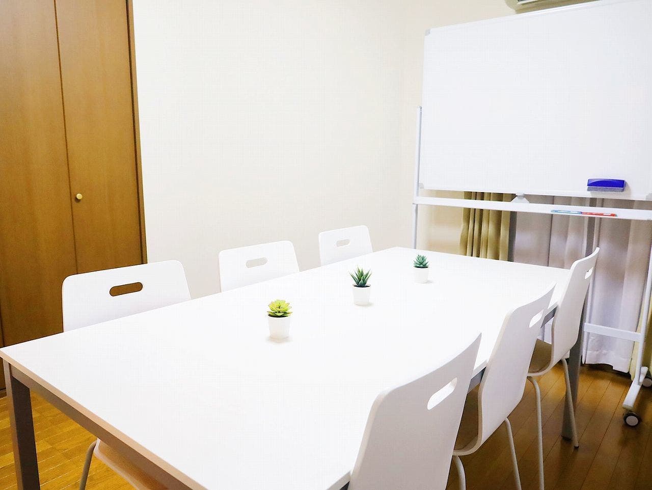 【溝の口駅1分！10名利用可！】綺麗な室内！WiFi・プロジェクター・ホワイトボード全て無料！ふれあい貸し会議室 溝の口Aの写真6