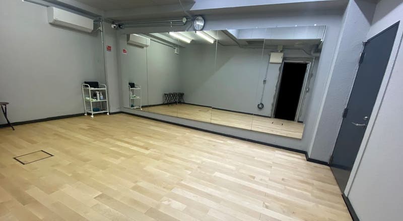 スタジオDancers河原町Aスタジオ　当日予約可能！ダンスの個人練習やレッスンの開催に最適な多目的スペースです