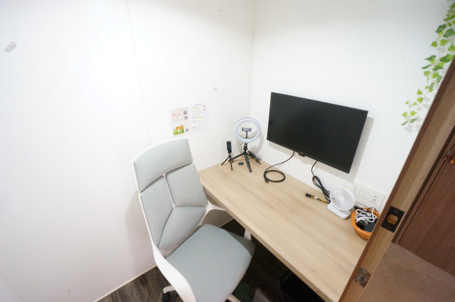 ＜ミニマルワークスペース南森町No.5＞南森町駅徒歩5分！Wi-Fi完備！モニターあり/テレワーク/Web会議/面接の写真5