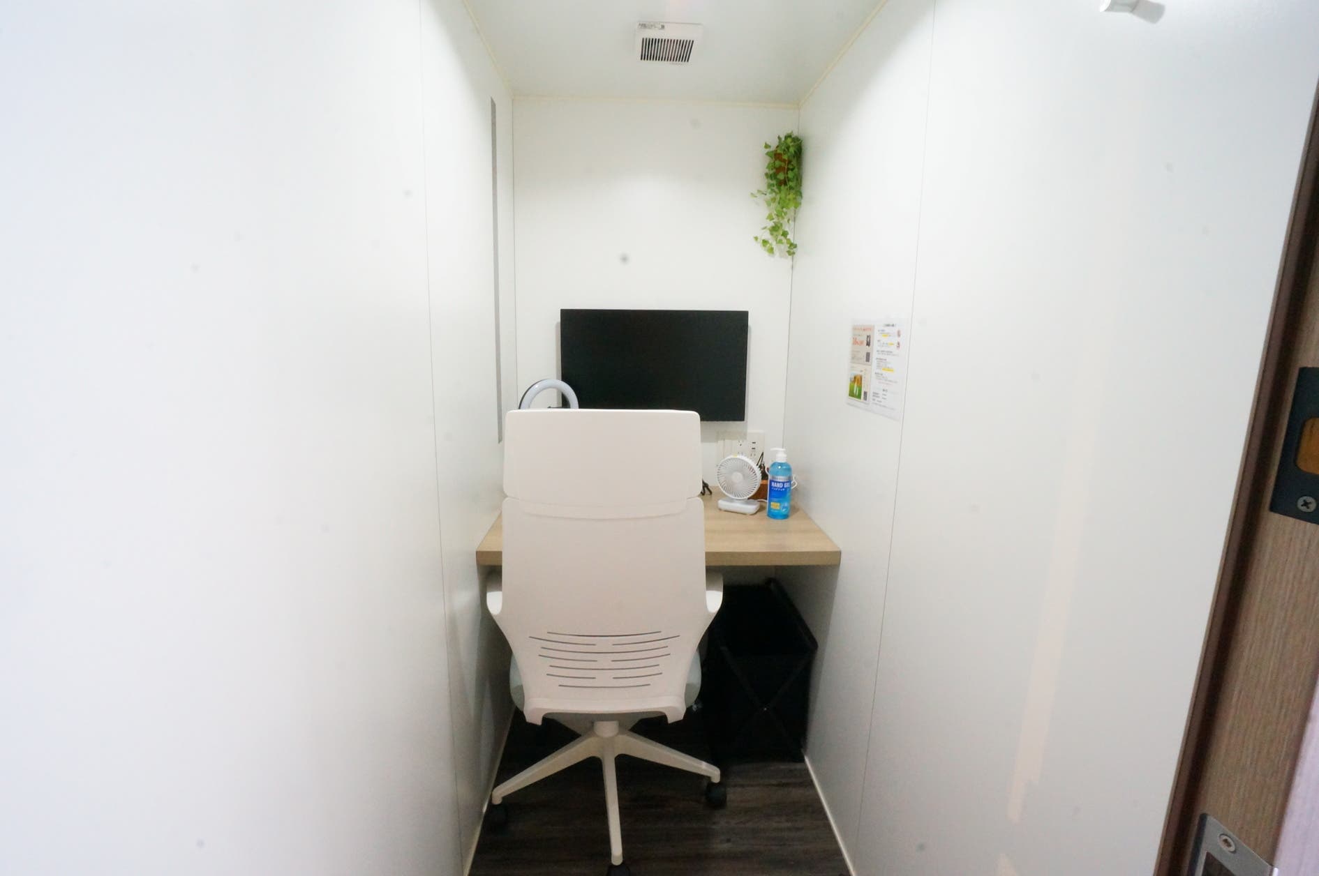 ＜ミニマルワークスペース南森町No.7＞南森町駅徒歩5分！Wi-Fi完備！モニターあり/テレワーク/Web会議/面接の写真4