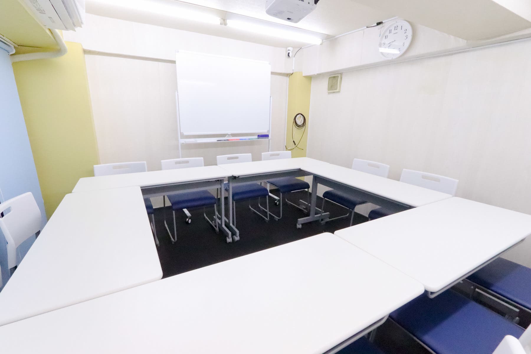 【銀座A5出口1分！12名】プロジェクター・ホワイトボード・WiFi無料！土足可！ふれあい貸し会議室 銀座No37 銀座三越裏の写真8