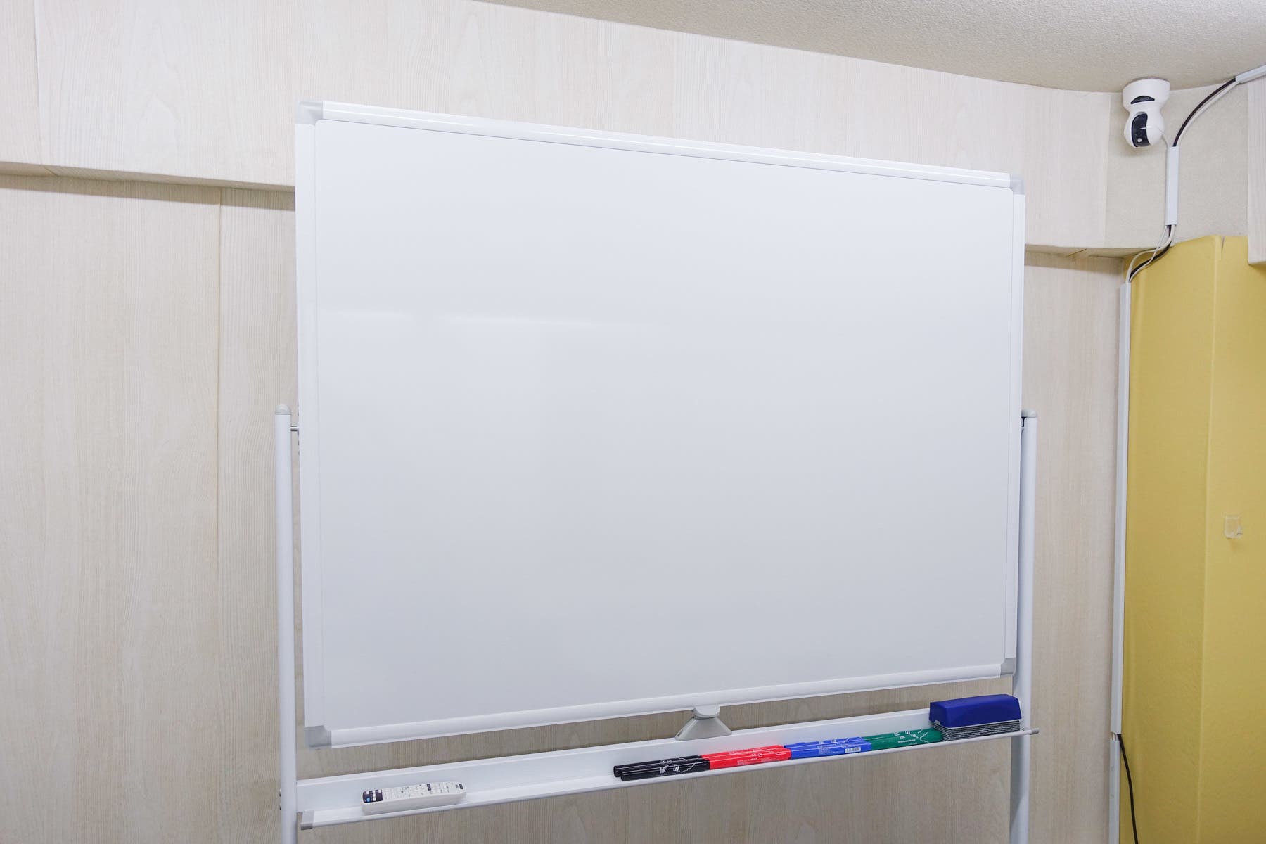 【銀座A5出口1分！12名】プロジェクター・ホワイトボード・WiFi無料！土足可！ふれあい貸し会議室 銀座No37 銀座三越裏の写真13