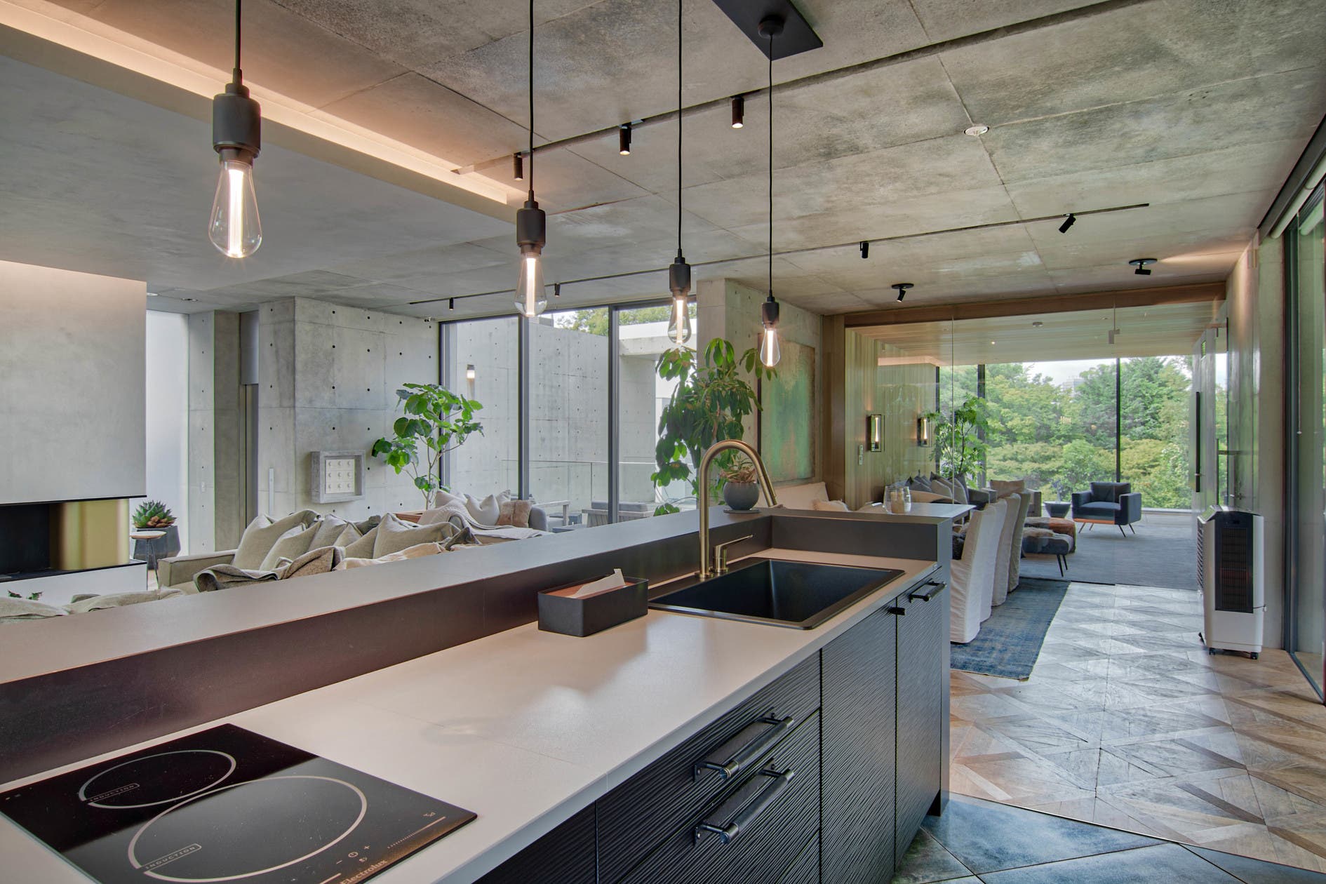 【表参道】オフサイトミーティング・交流会利用多数！ プロジェクター完備でプレゼンや勉強会・研修などでご利用いただいております。の写真14