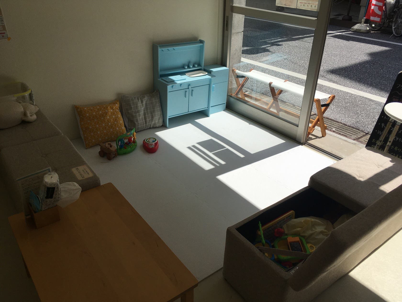 商店街路面のコミュニティスペース　日当たり良好の写真5