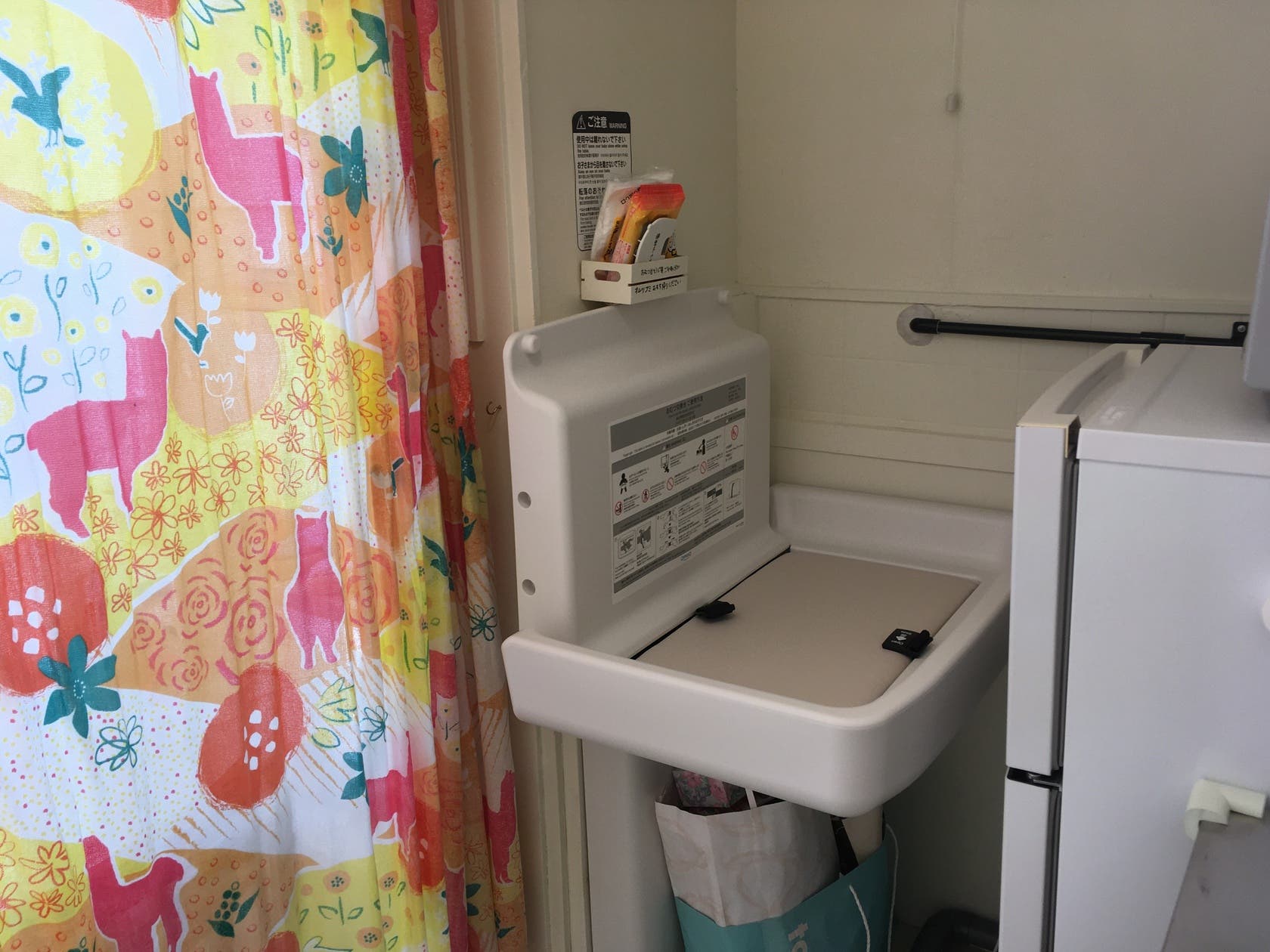 商店街路面のコミュニティスペース　日当たり良好の写真6