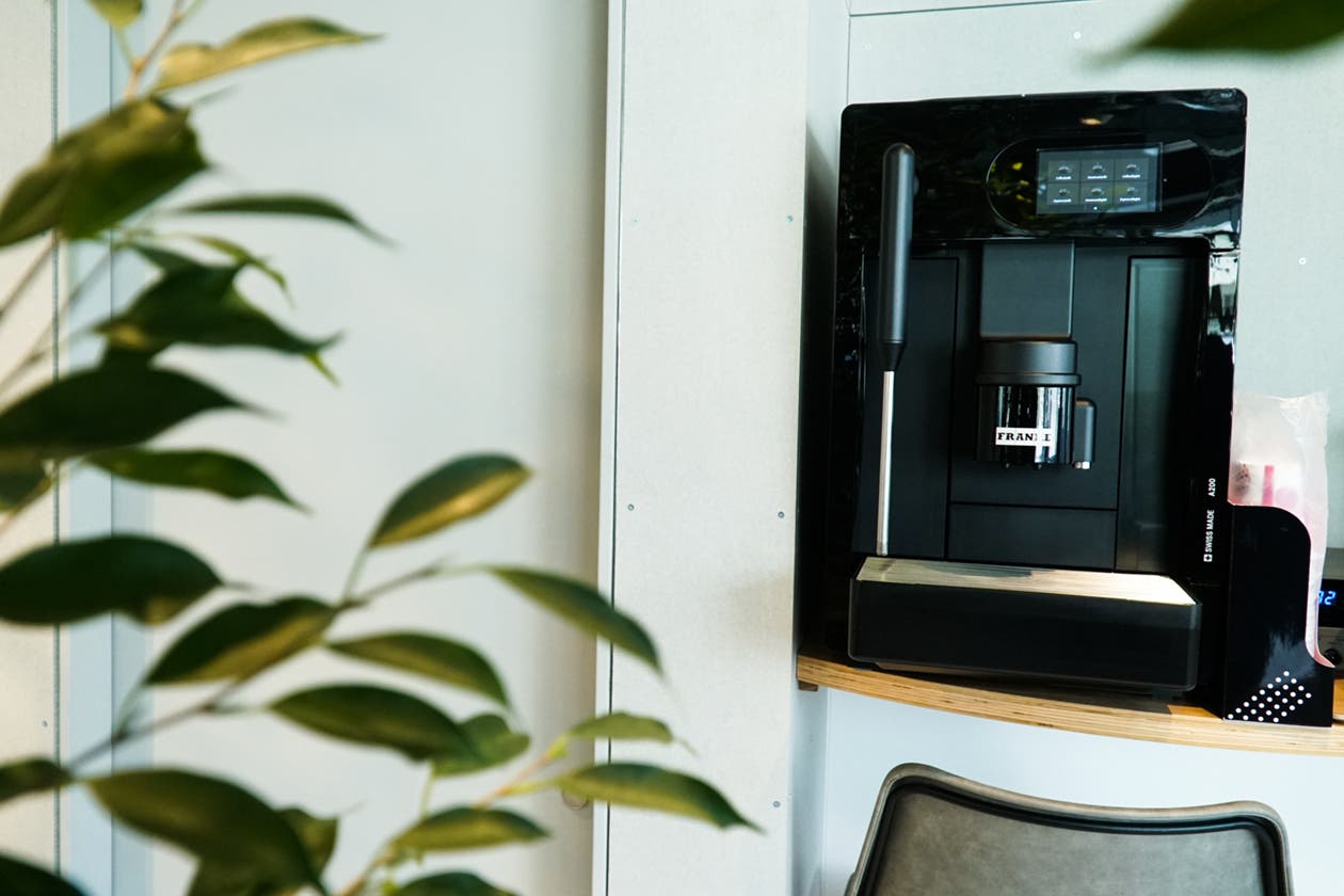 ⭐️【2人席】カフェにいるようなコワーキング⭐️植栽と機械換気できれいな空気【SHARE M-10】麻布十番駅徒歩1分の写真11