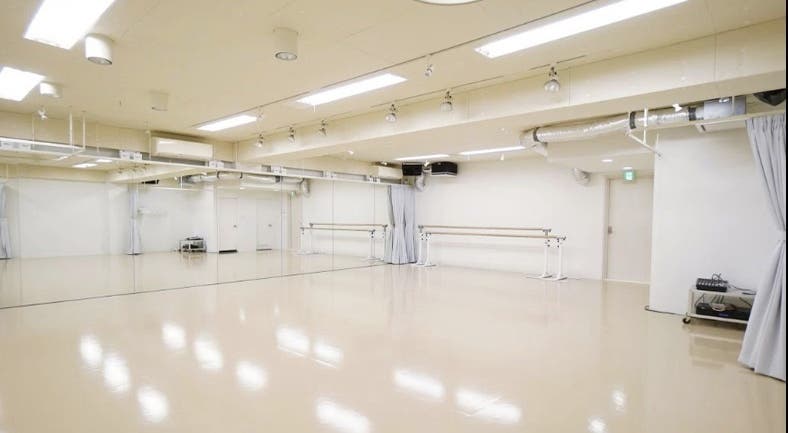 渋谷駅から徒歩３分！シンプルで綺麗なスペース！ヨガやダンスレッスン、各種セミナー開催などに！（Aスタジオ）