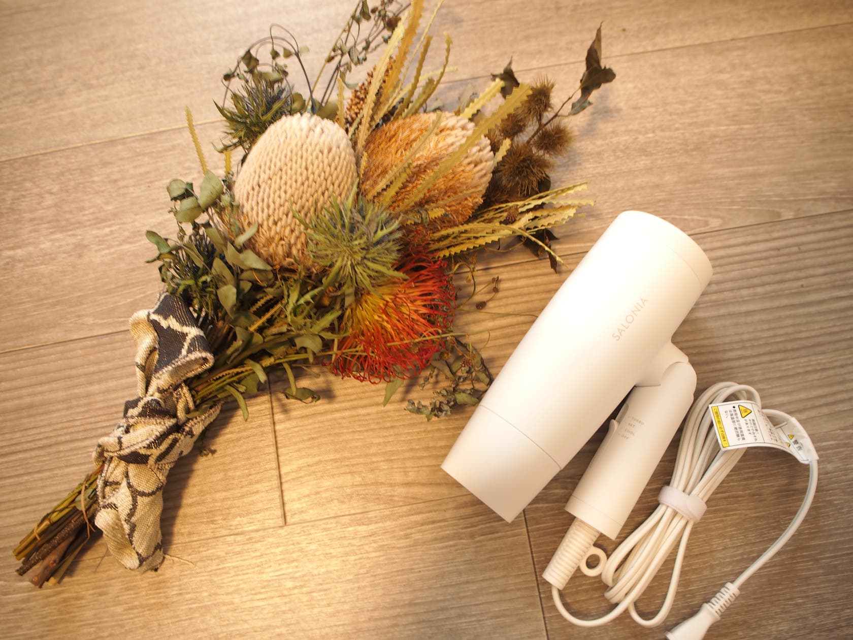 ✨名古屋駅近✨グレーを基調としたドライフラワーのあるおしゃれなレンタルサロン💐の写真6