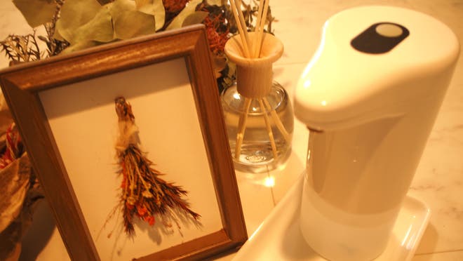 ✨名古屋駅近✨グレーを基調としたドライフラワーのあるおしゃれなレンタルサロン💐の写真7