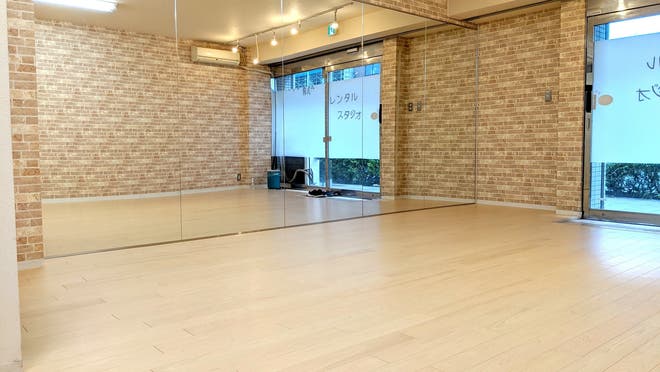 西巣鴨駅3分のダンススタジオ。高級ヨガマットも常備!の写真1