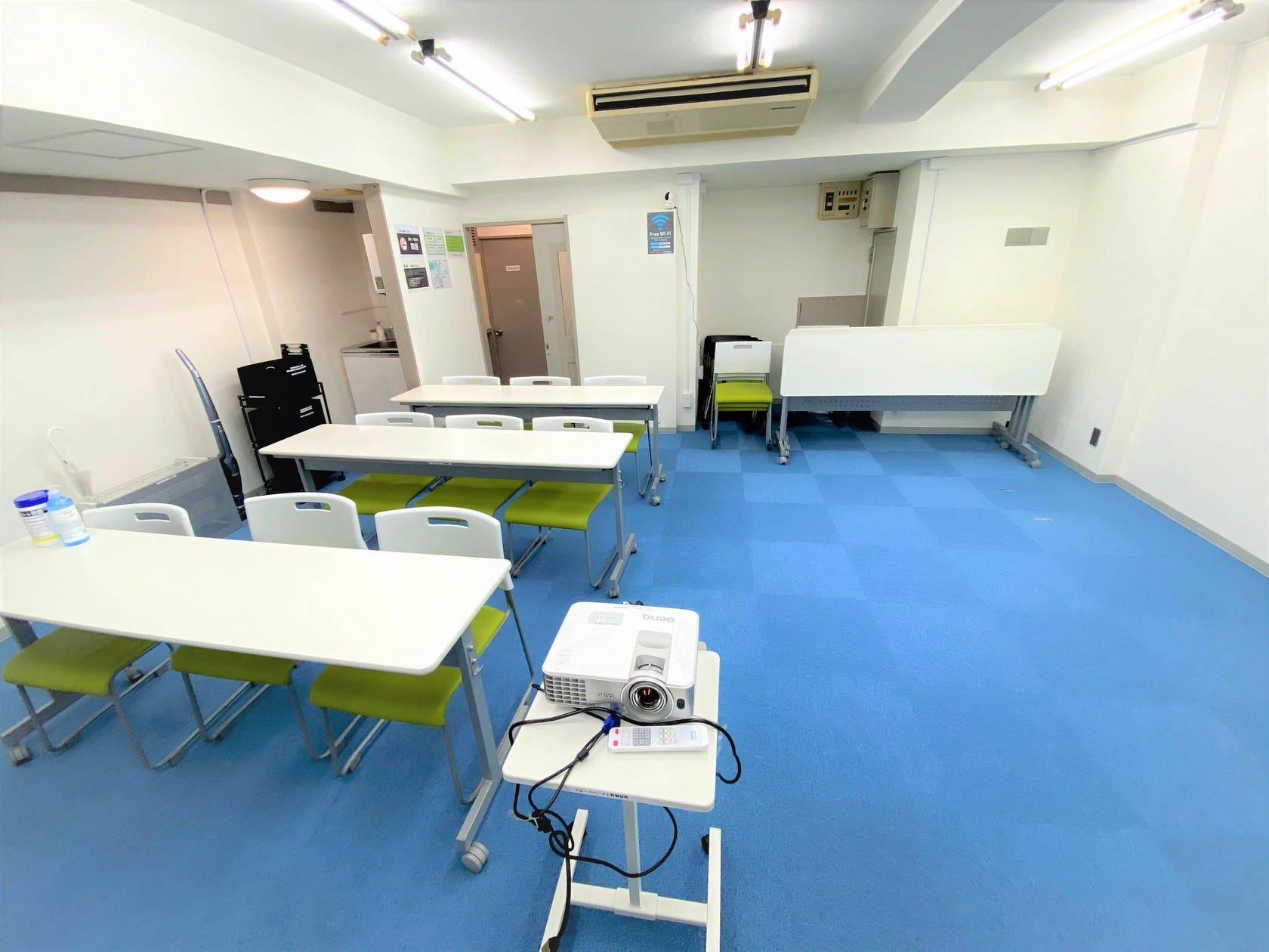 🌟トップホスト12月冬割引✨広々１フロア✨🚃末広町・御徒町徒歩3分🚃研修・会議・撮影・撮影・動画配信・セミナー18名着席の写真7