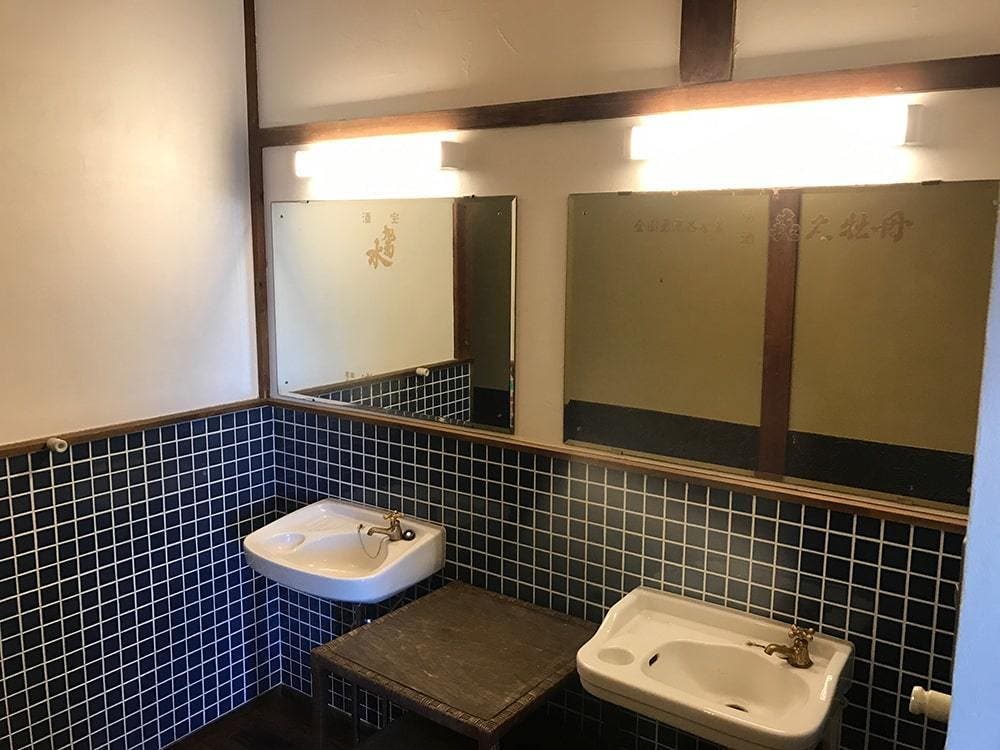 約60畳の元宴会場貸しスペースの写真9