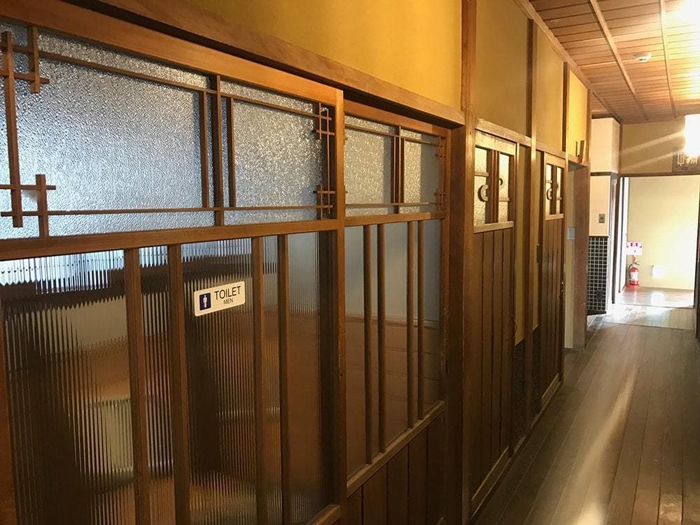 約60畳の元宴会場貸しスペースの写真10