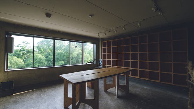 京都御所の借景が映える、コンクリートと木材で構成されたラフながらも静謐な空間!展示会やポップアップ、撮影スタジオに!の写真2