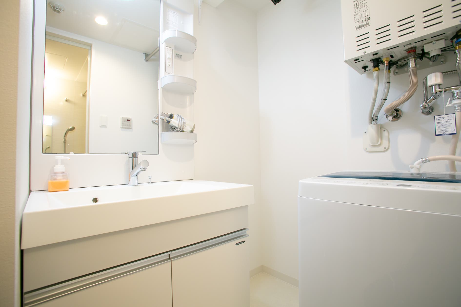 ✨期間限定OPEN✨【西28丁目駅】徒歩1分🚶‍♂️大画面TVで映画鑑賞🎵無料WiFi🎵『202』の写真5