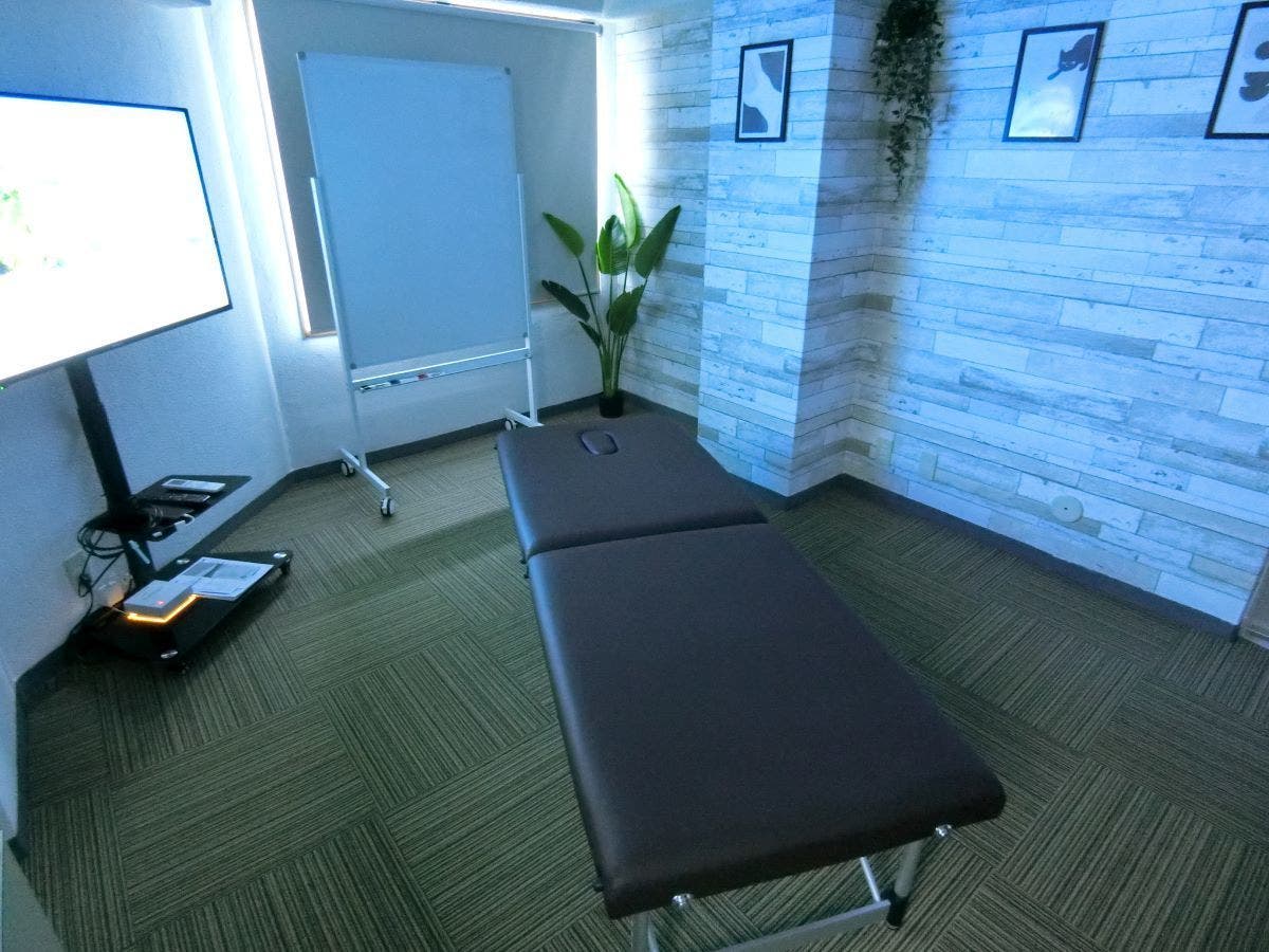 【ComfortSpace上野】上野駅3分！ 50モニタ・電子レンジ・無料Wifi・施術ベッド無料♪会議・セミナー・オフ会・撮影の写真7