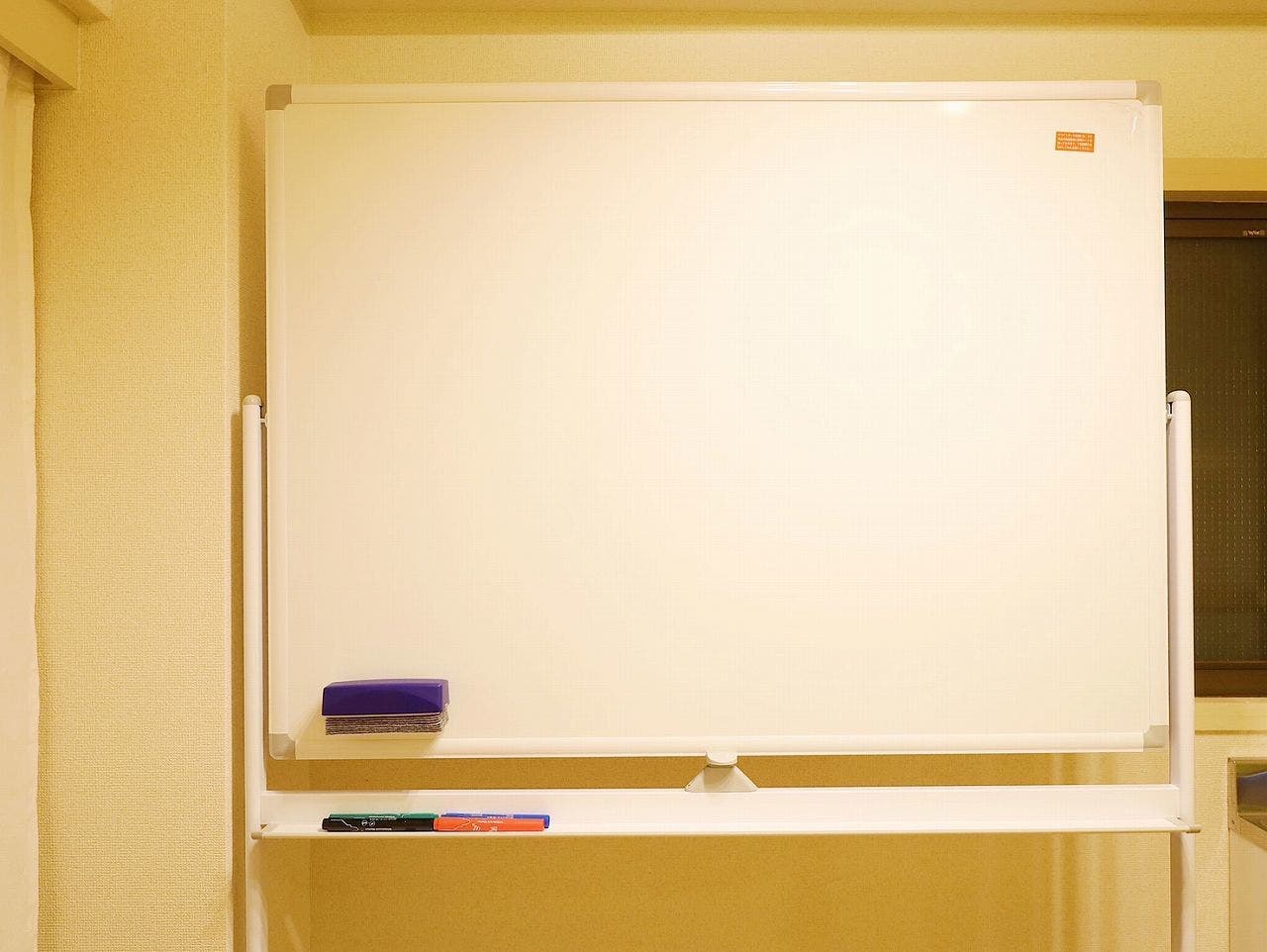 【渋谷駅A0出口3分！6名利用可！】綺麗な室内！WiFi・プロジェクター・ホワイトボード全て無料！ふれあい貸し会議室 渋谷Bの写真7