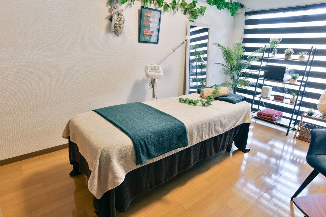 三軒茶屋駅歩３分｜素敵な建物におしゃれなサロン🎵 昇降式リクライニングベッドや調光照明が人気です💮の写真5