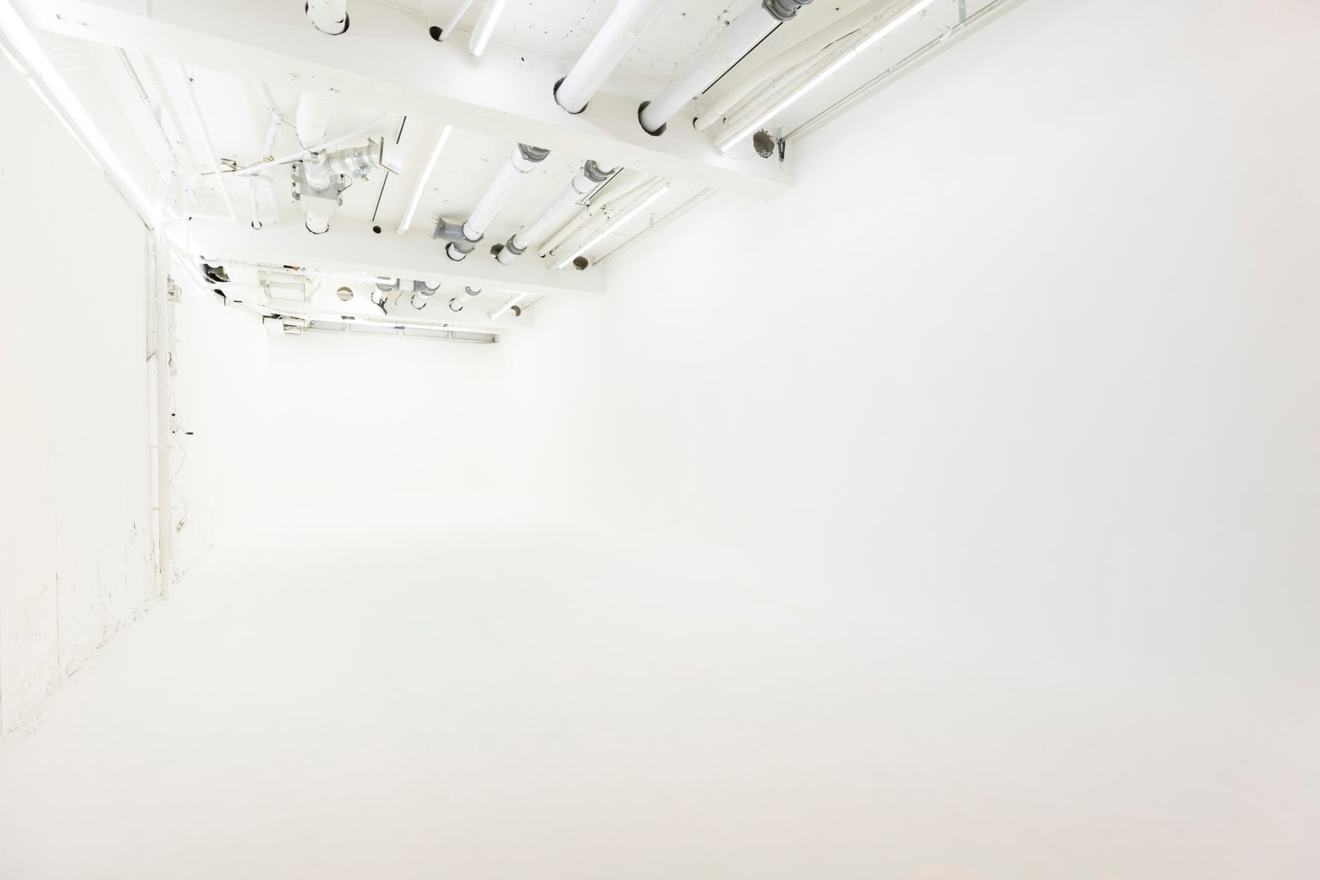 スモーク クロマキ 大音量可 引16m天高3.5m 機材無料 個室メイクR 最大幅11m本格プロ仕様白ホリスタジオ【徒歩2分】の写真16