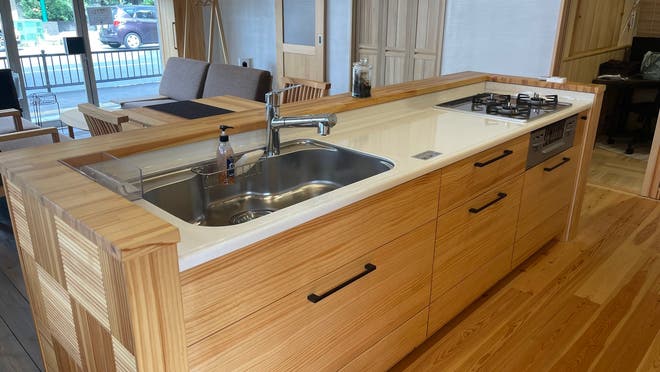 木らら~江坂の小さなショールーム~は無垢素材の床や家具が気持ちいい空間!ワークショップや会議に最適の写真2