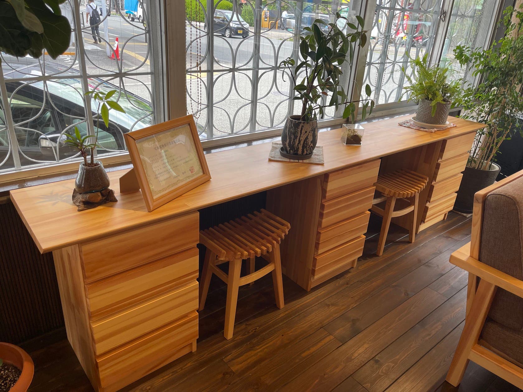 木らら～江坂の小さなショールーム～は無垢素材の床や家具が気持ちいい空間！ワークショップや会議に最適の写真8