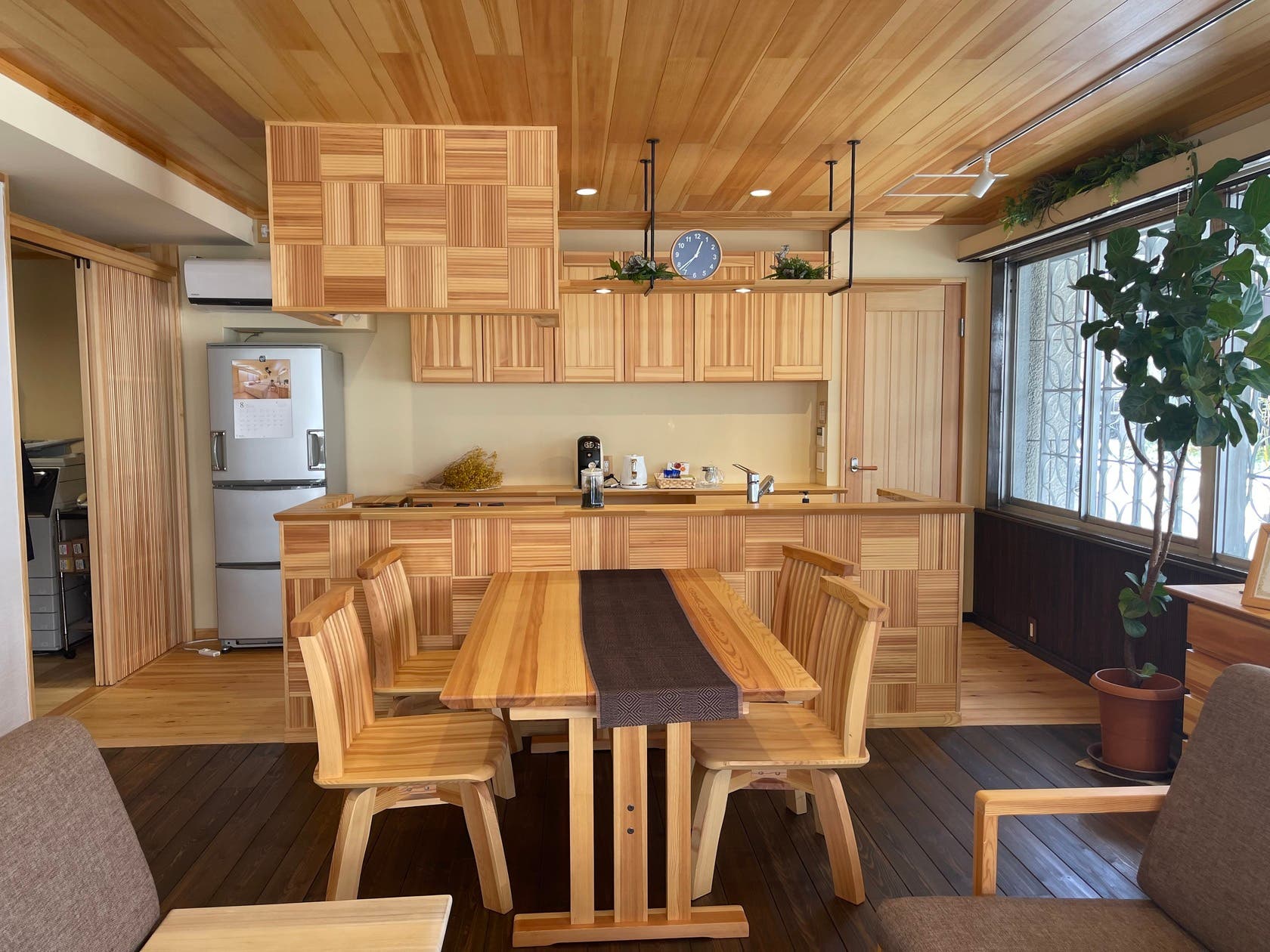 木らら～江坂の小さなショールーム～は無垢素材の床や家具が気持ちいい空間！ワークショップや会議に最適の写真9