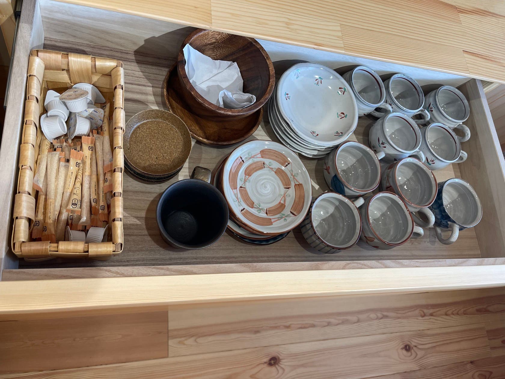 木らら～江坂の小さなショールーム～は無垢素材の床や家具が気持ちいい空間！ワークショップや会議に最適の写真13