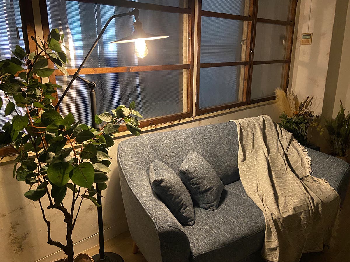 【西梅田駅徒歩3分】撮影スタジオ◆ スタジオファシル ◆撮影小物充実/メイクスペース/背景充実/リッツカールトン裏にオープンの写真16