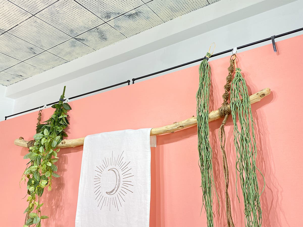 【西梅田駅徒歩3分】撮影スタジオ◆ スタジオファシル ◆撮影小物充実/メイクスペース/背景充実/リッツカールトン裏にオープンの写真21