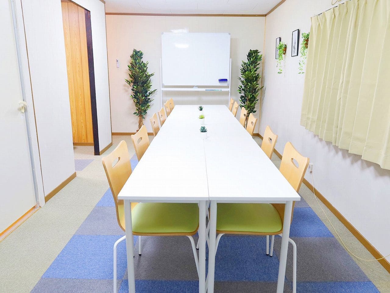 【渋谷駅3分！16名利用可！】綺麗な室内！WiFi・プロジェクター・ホワイトボード全て無料！ふれあい貸し会議室 渋谷Cの写真2