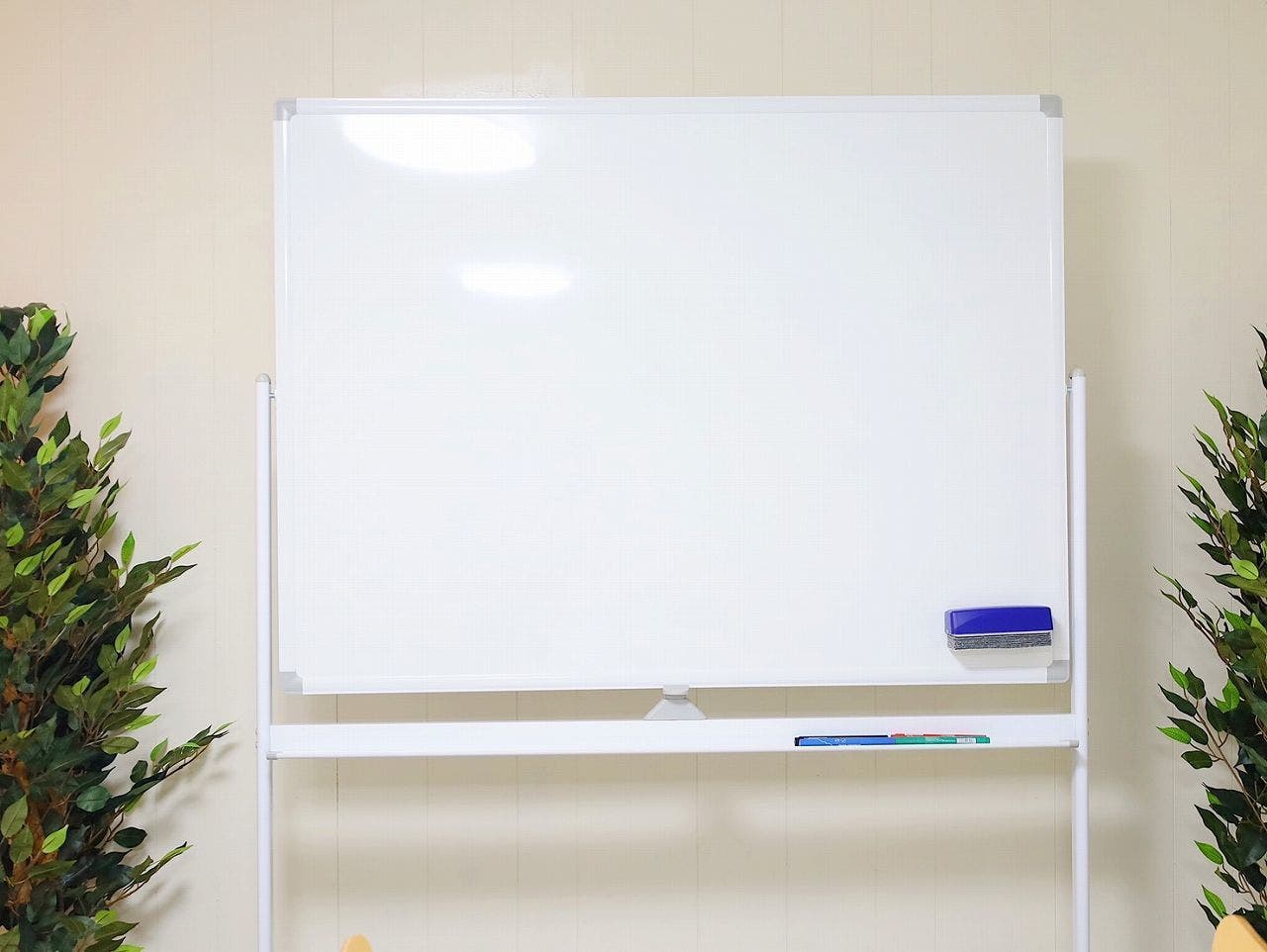 【渋谷駅3分！16名利用可！】綺麗な室内！WiFi・プロジェクター・ホワイトボード全て無料！ふれあい貸し会議室 渋谷Cの写真7