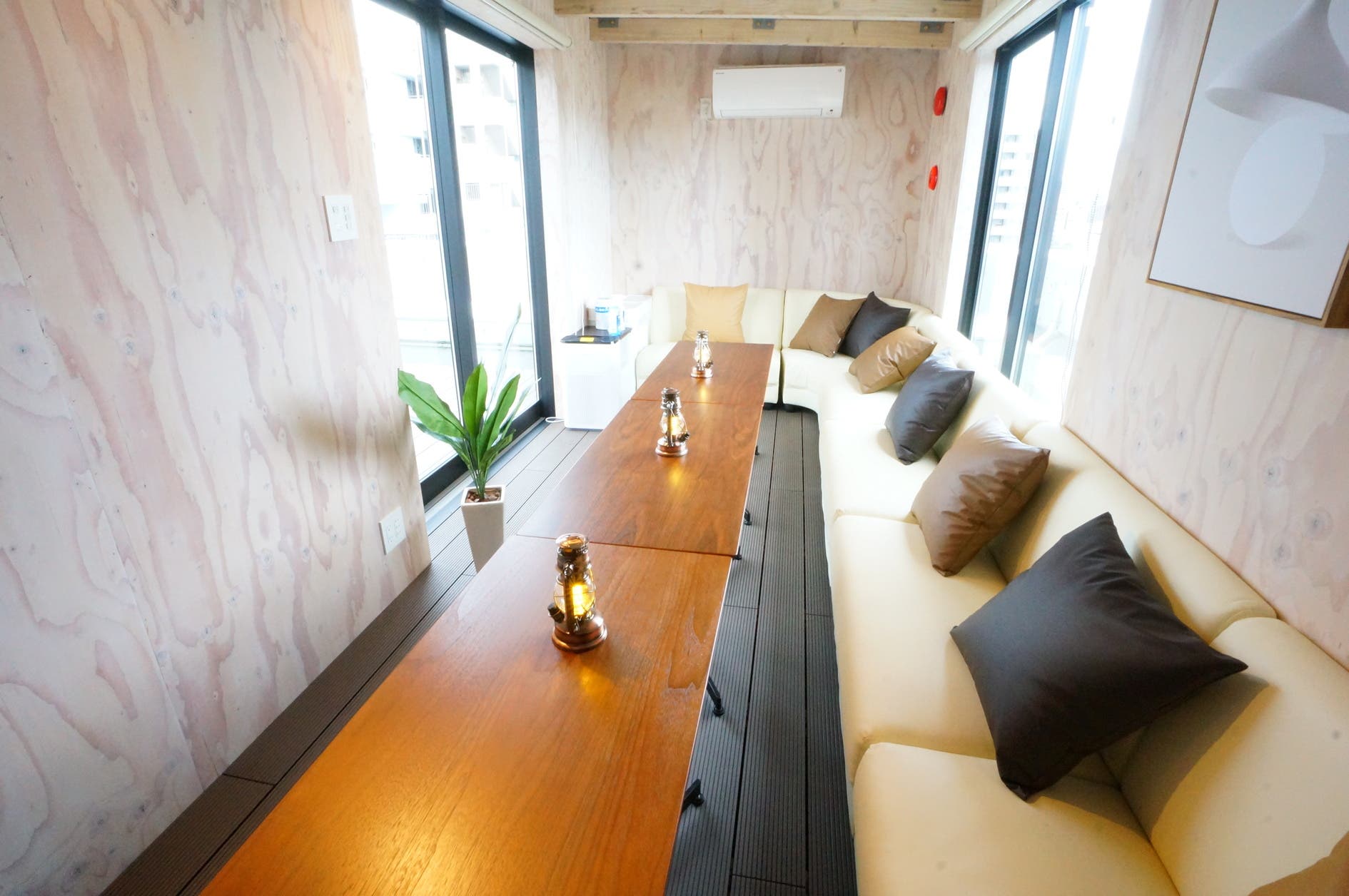 ＜南森町プライベートパーク＞冷暖房完備コンテナ＆緑あふれる庭付き✨夏でも快適！会議・セミナー・撮影に最適なプライベート空間の写真14