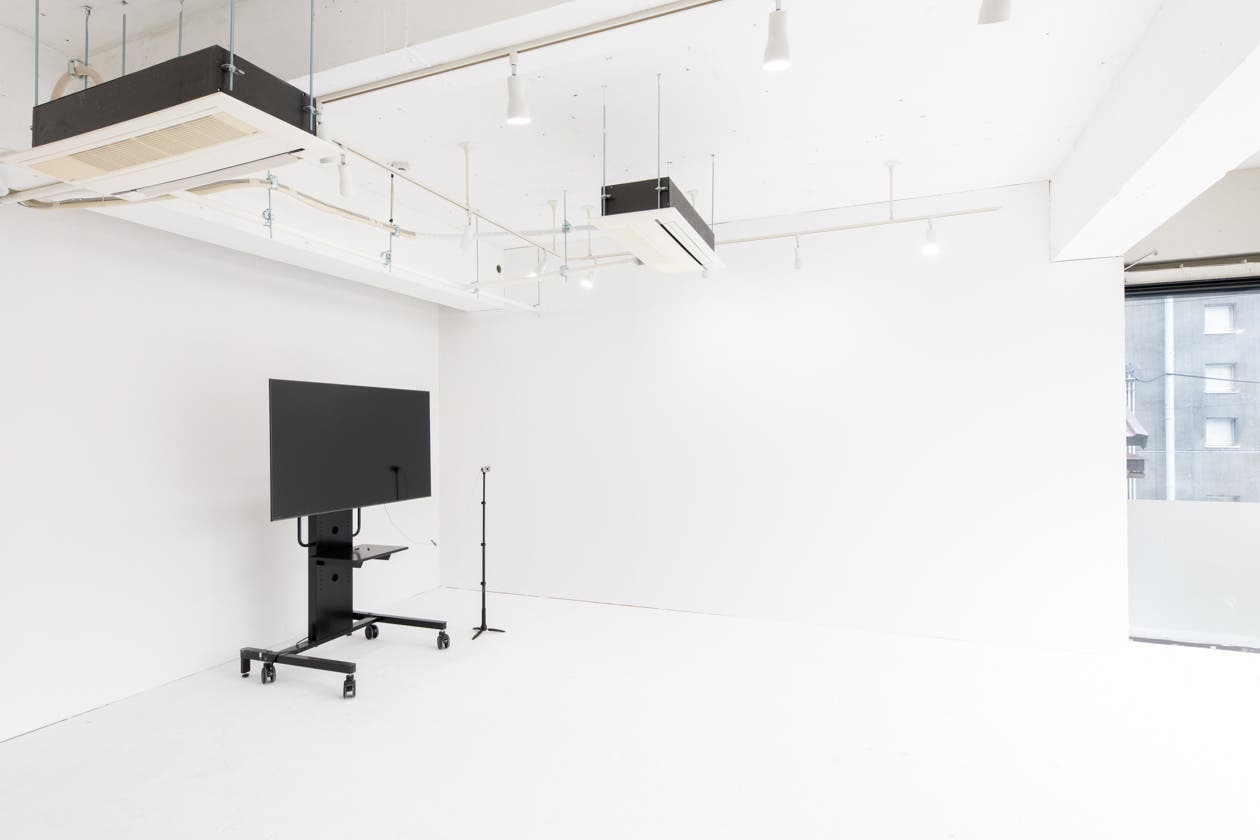 [白背景スタジオ/長野駅]自然光の入る、白背景、シロハコスペース/撮影スタジオの写真4