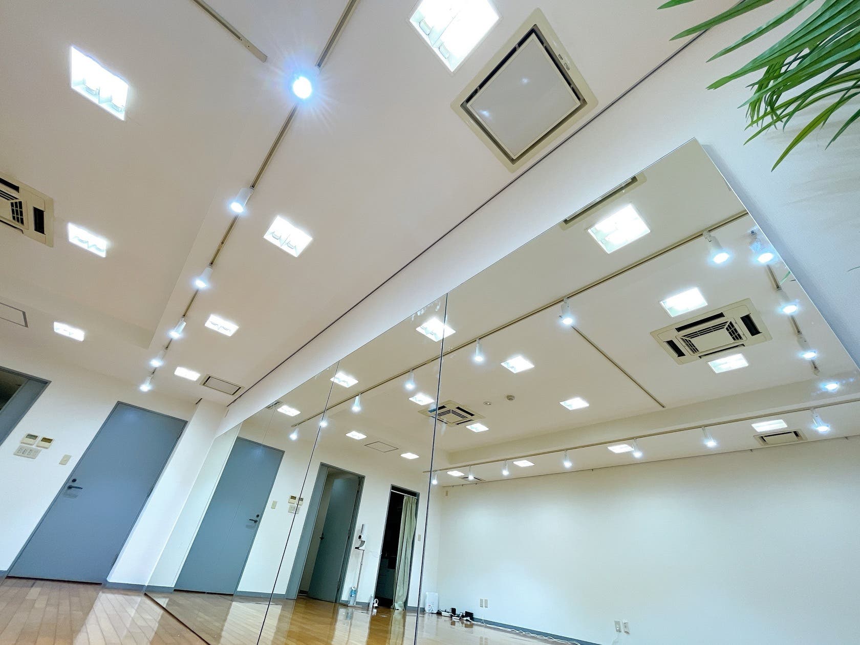 🉐24時間営業！三鷹駅徒歩6分 約50㎡のスタジオ／幅6m大型鏡 ダンス・ヨガ・ビジネス・セミナー・舞台・武道・撮影など多目的の写真23