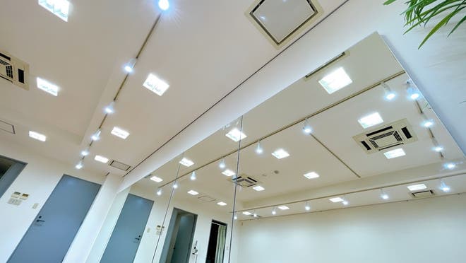 🉐24時間営業!三鷹駅徒歩6分 約50㎡のスタジオ/幅6m大型鏡 ダンス・ヨガ・ビジネス・セミナー・舞台・武道・撮影など多目的の写真23