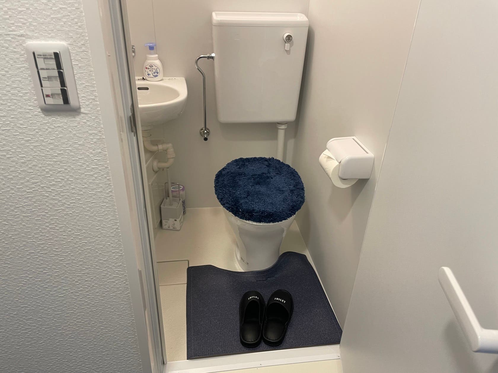 3号店//北口パルコ目の前【ボードゲーム8種類設置】各種教室、会議、商談、面接、研修、撮影、ボードゲーム等に最適な個室スペースの写真18