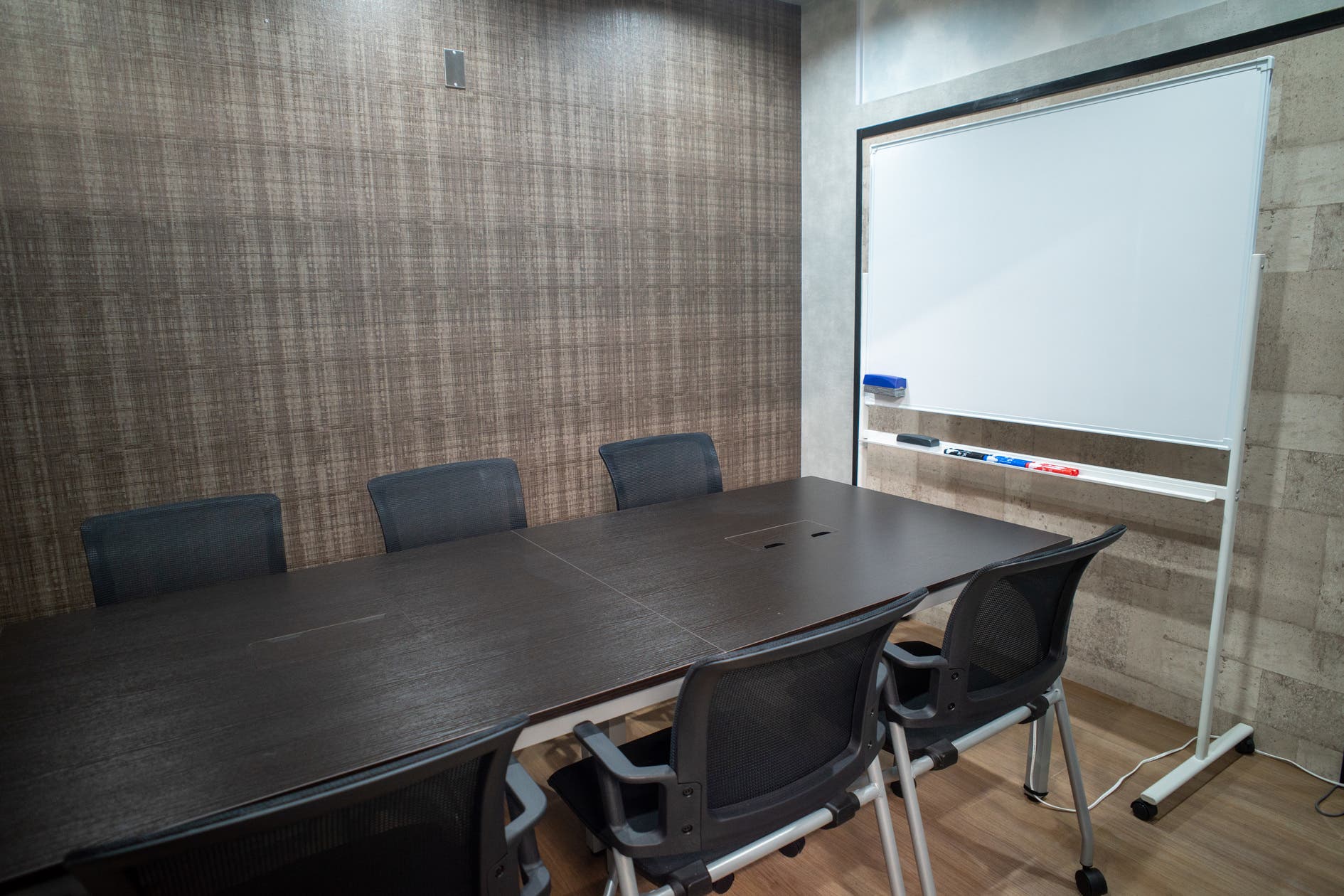 【リモートベースroom1】⚡️地域最安お手軽会議室⚡️ミーティング商談や面談に最適⚡️6人着席⚡️近鉄四日市3分⚡️隼光⚡️の写真5