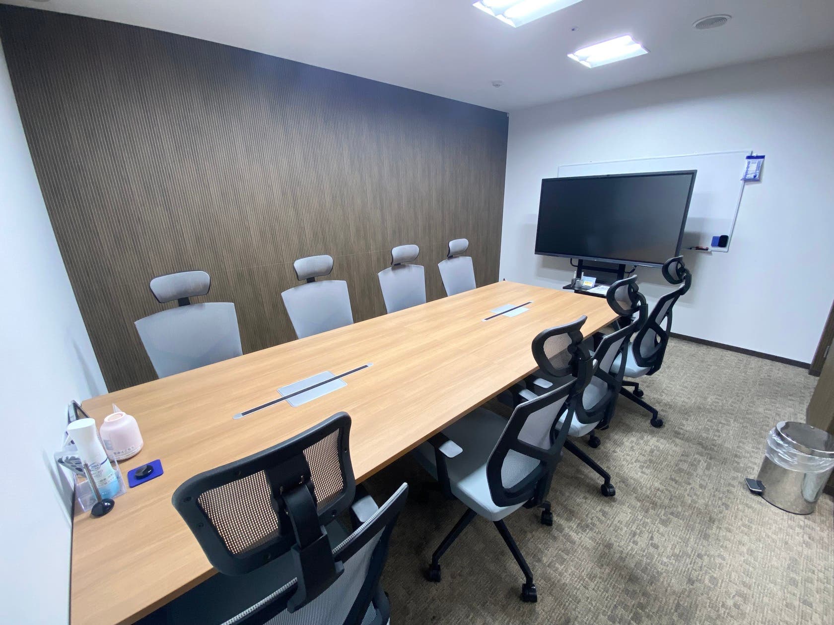 【江戸堀センタービル】肥後橋駅徒歩7分！大型モニター付き8名用会議室の写真13