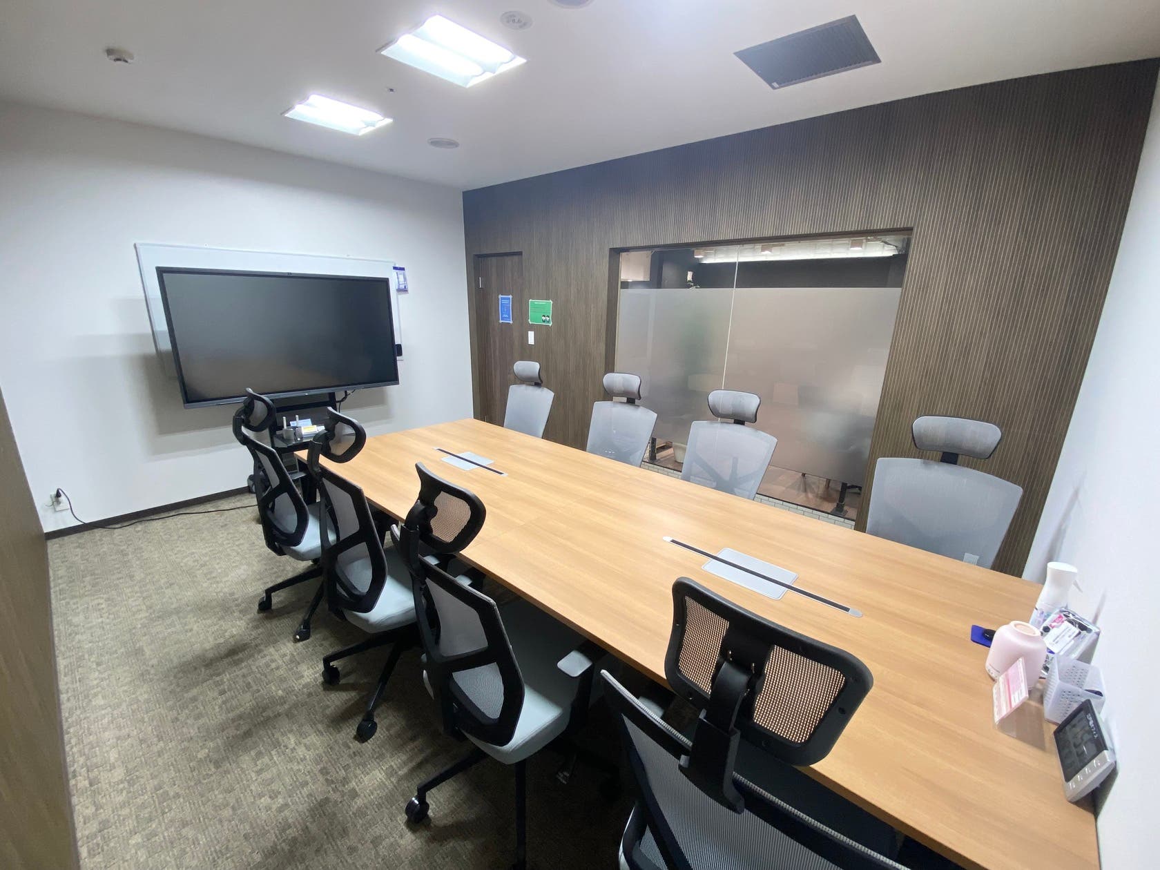 【江戸堀センタービル】肥後橋駅徒歩7分！大型モニター付き8名用会議室の写真14