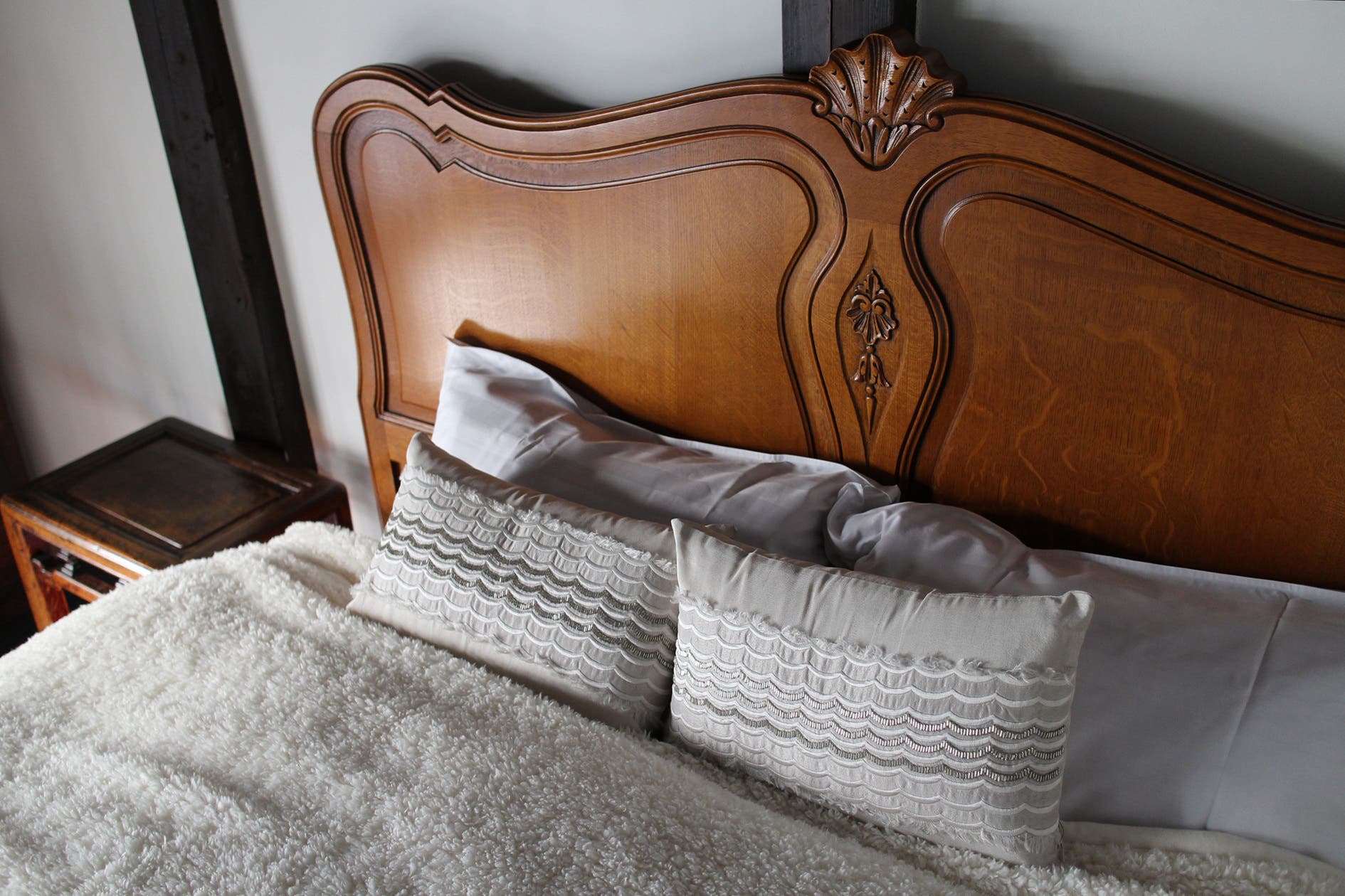 【月屋】ベンガラ格子の大きな窓と、大正ロマン香る洋式のしつらえ＊撮影にの写真4