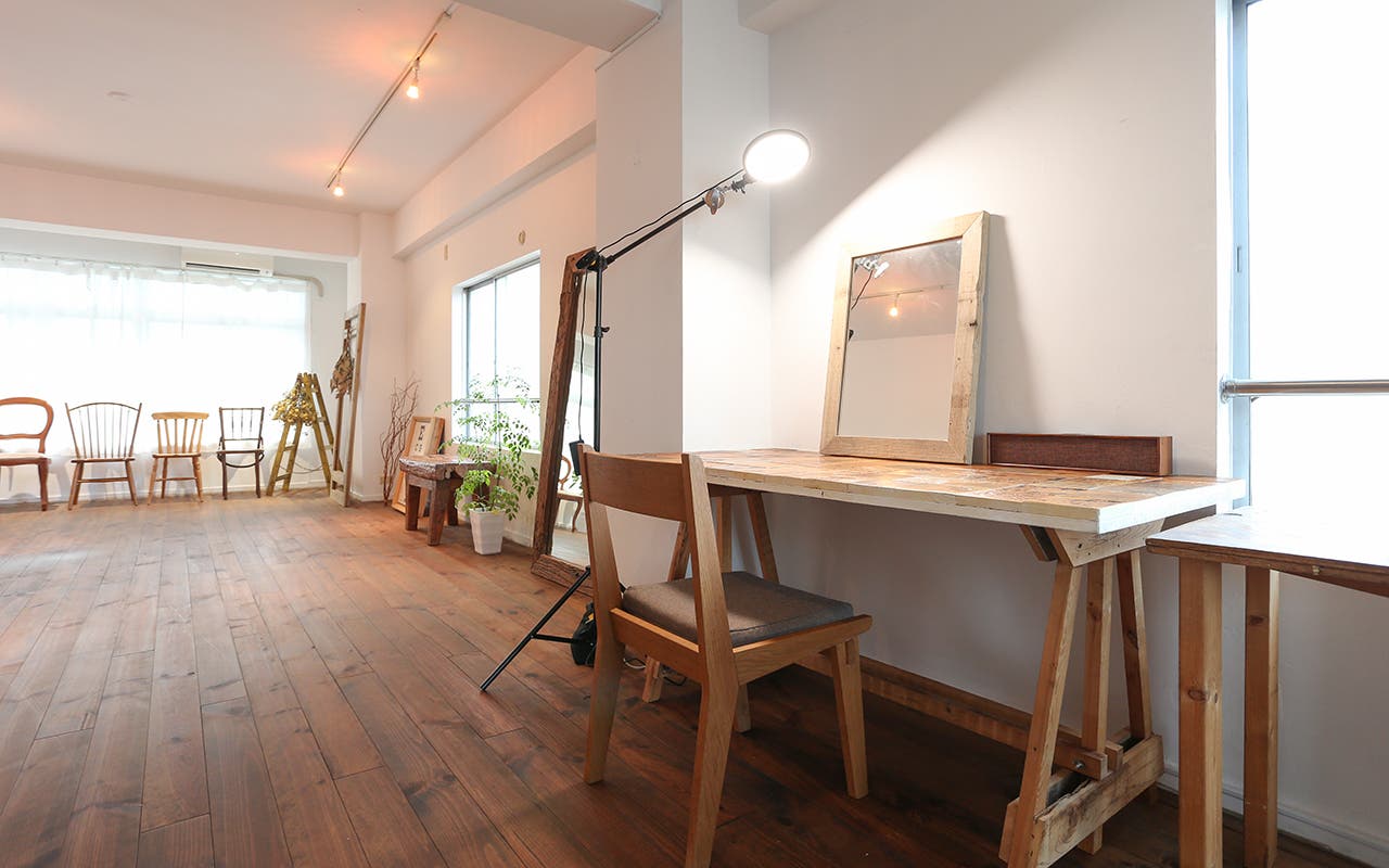 代々木ヴィンテージマンション内の自然光と木とドライフラワーに包まれたの空間の写真7